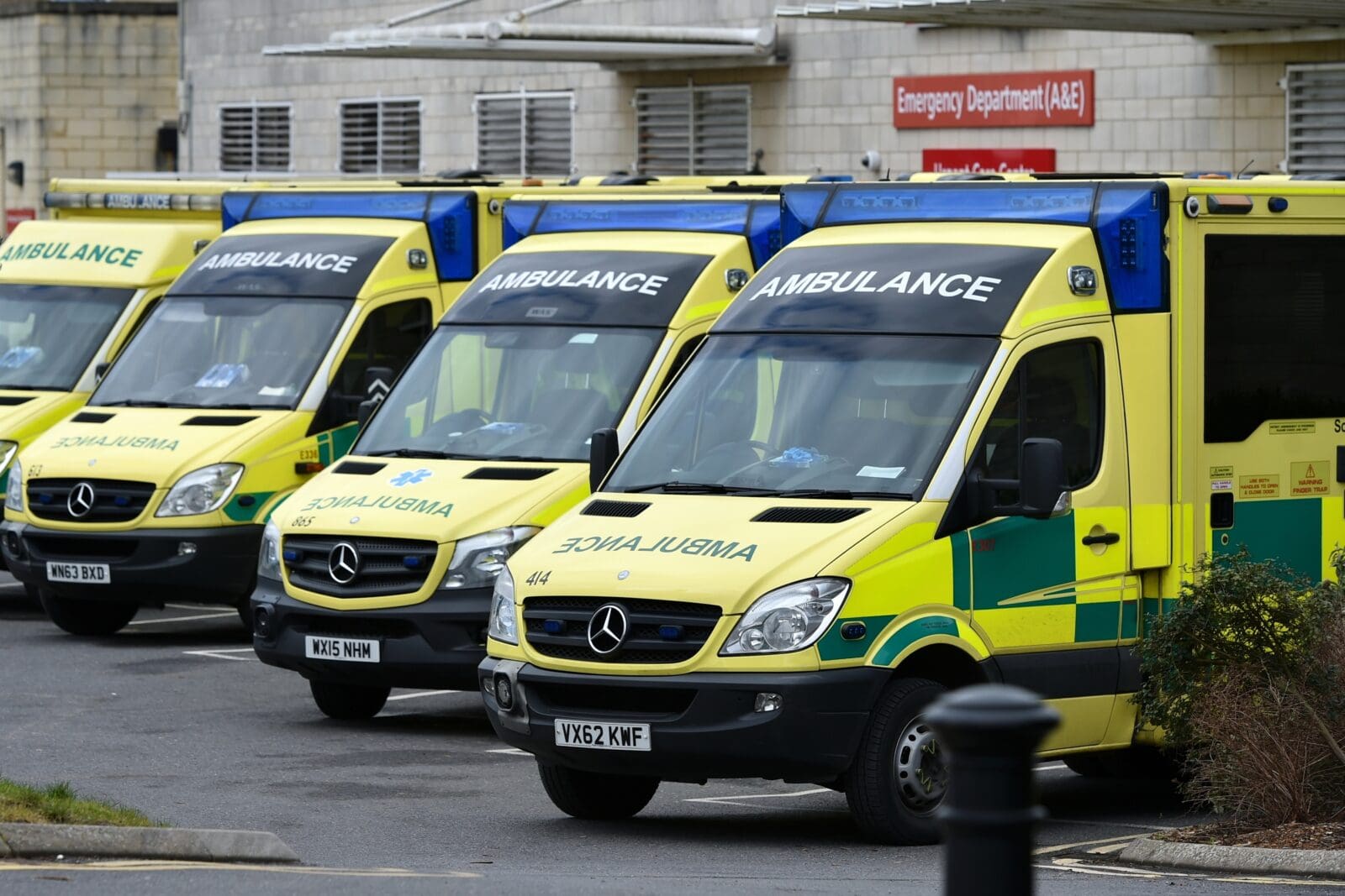 Become An NHS Worker: Your Full Guide For 2025 👩🏽‍⚕️