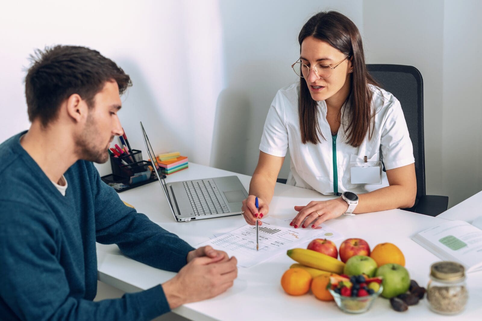 Essential Nutritionist Qualifications For Your 2025 Career